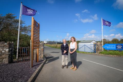 Halen Môn - Dev Bank